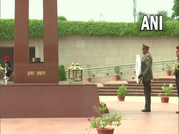 South African Army Chief lays wreath at National War Memorial - www ...