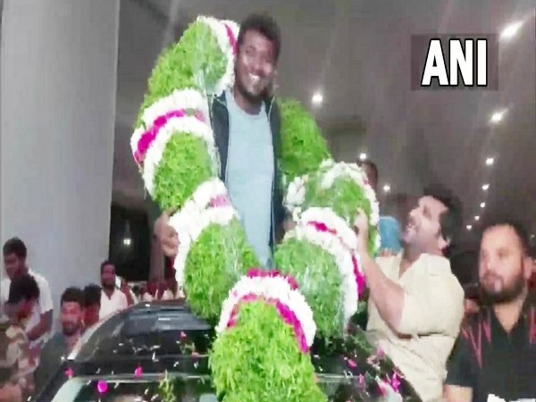 Grand welcome for 'Naatu Naatu' singer Rahul Sipligunj as he returns to ...