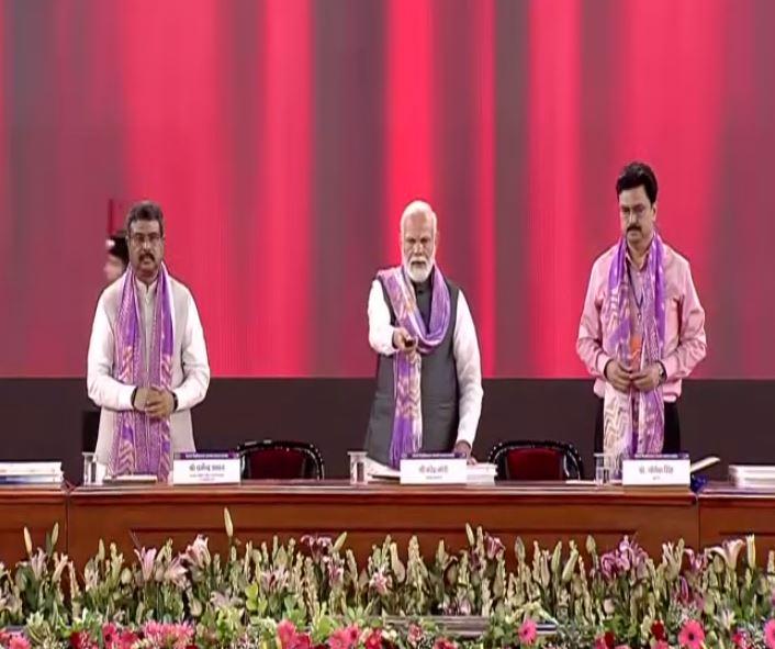 PM Modi attends centenary celebrations of Delhi University, lays ...