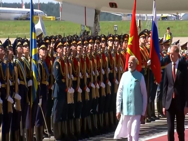 PM Modi received by Russia's first Deputy PM, accorded Guard of Honour ...