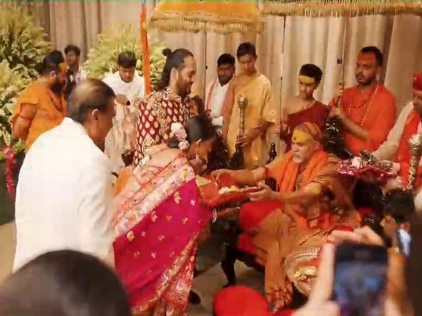 Anant-Radhika 'Shubh Aashirwad' ceremony: Newlyweds receive blessings ...