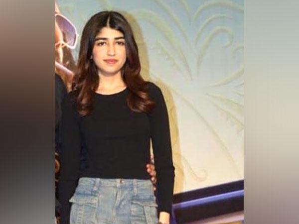 Bhushan Kumar, Farah Khan, Riteish Deshmukh attend funeral of Krishan ...