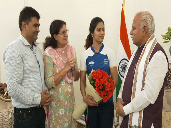 Former Haryana Cm Manohar Lal Khattar Felicitates Shooter Manu Bhaker
