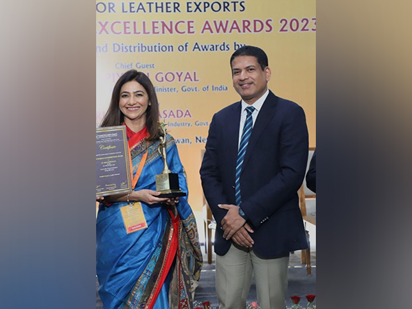 Meenakshi Kalsi Honored with the Prestigious 'Best Woman Entrepreneur Award' - www.lokmattimes.com
