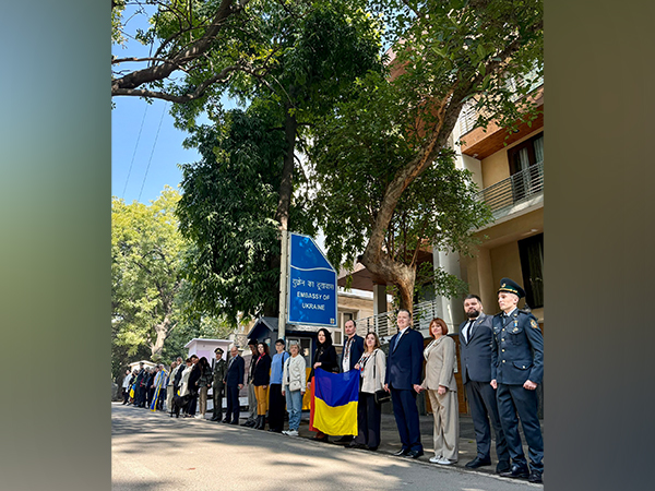 Ukraine Embassy in India celebrates 'Chain of Unity' - www.lokmattimes.com