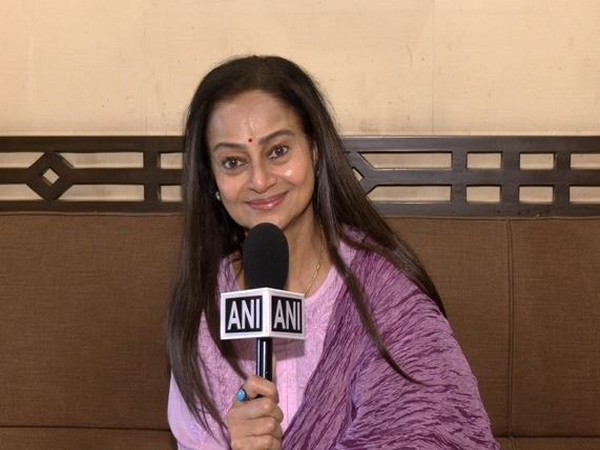 Zarina Wahab calls shooting in Kashmir 'special' as she prepares for ...