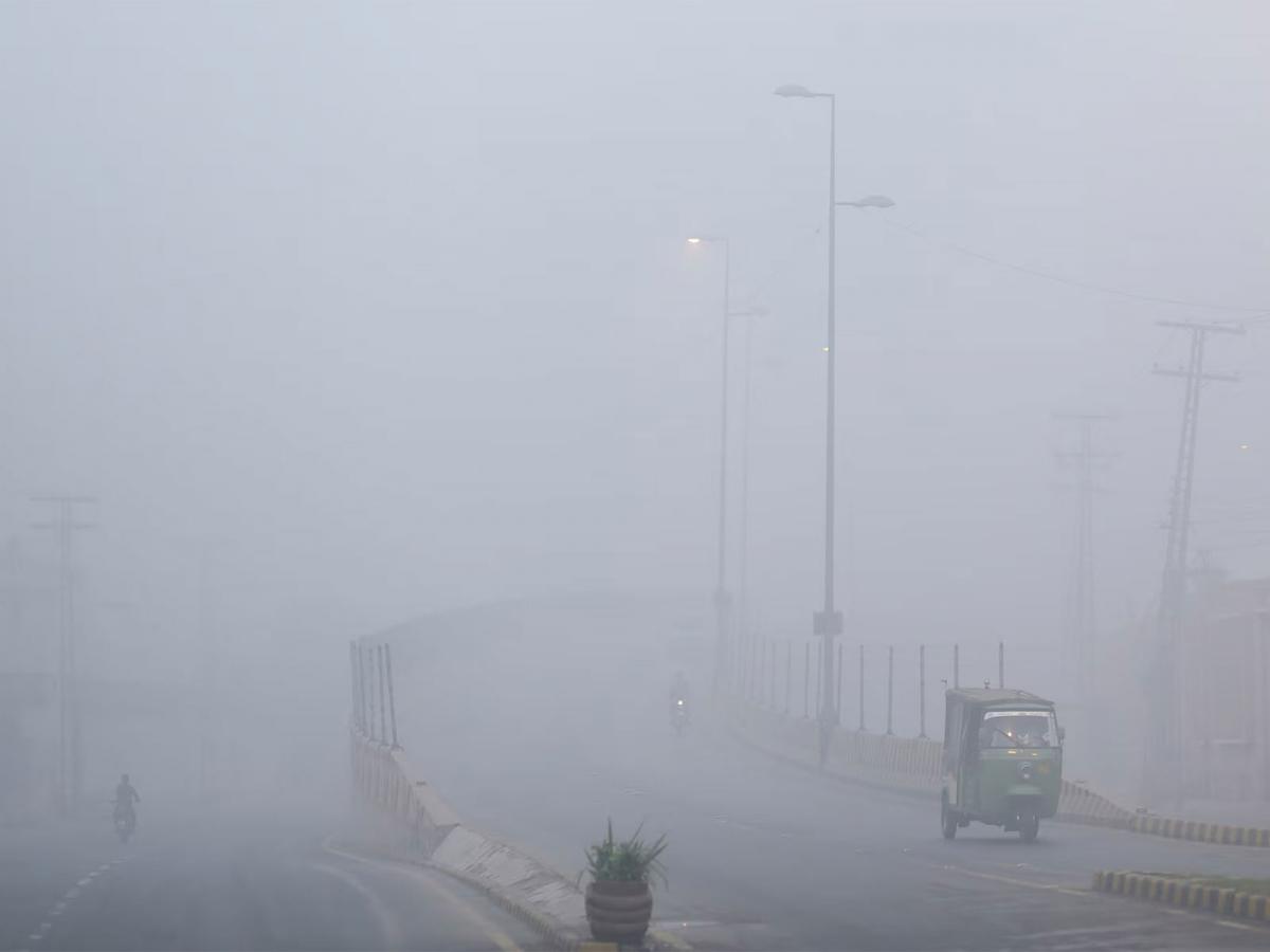 Pakistan: Five killed as dense fog sparks separate road accidents in ...