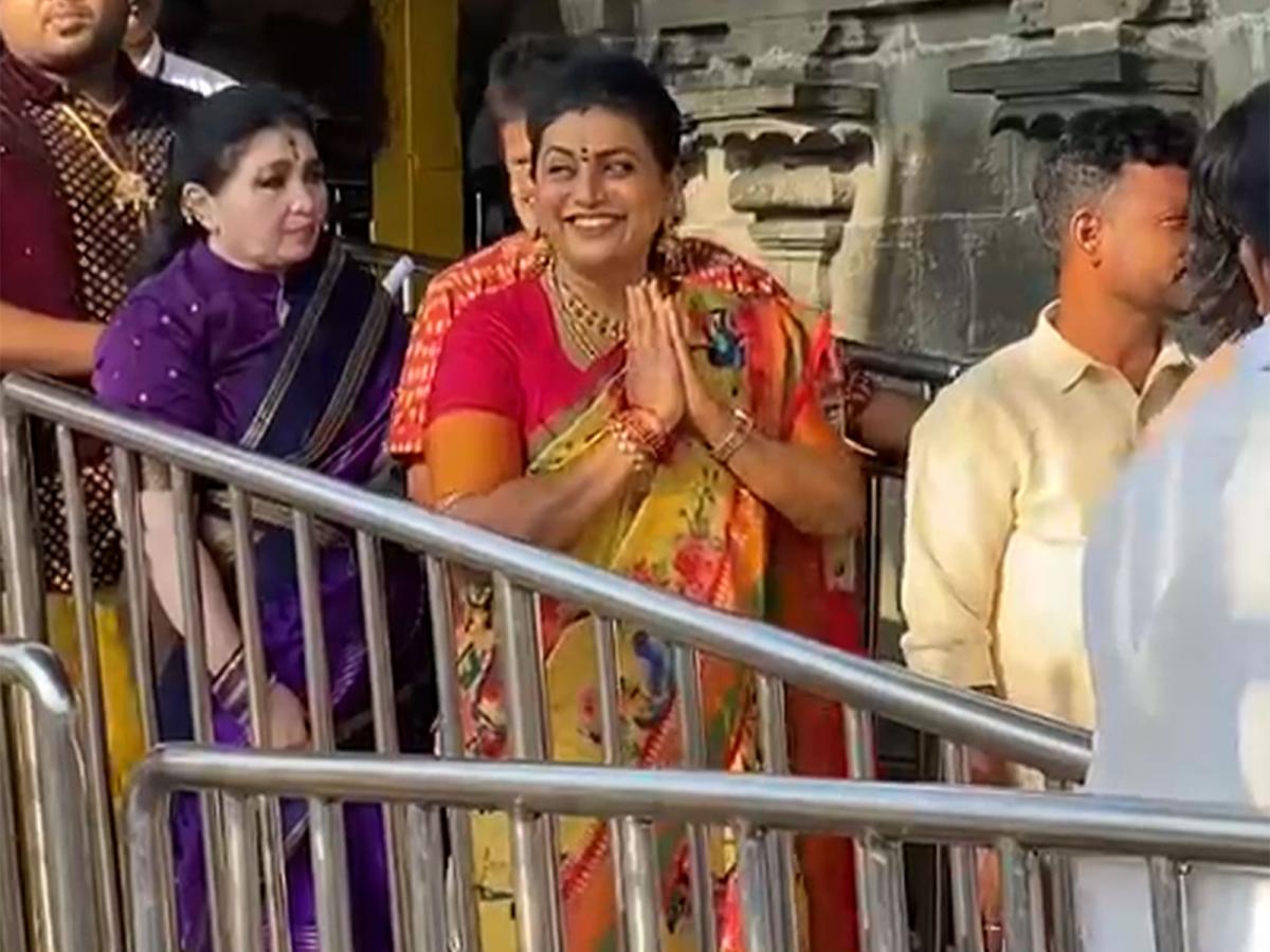 Roja Selvamani offers prayers at Tirumala temple in traditional saree ...