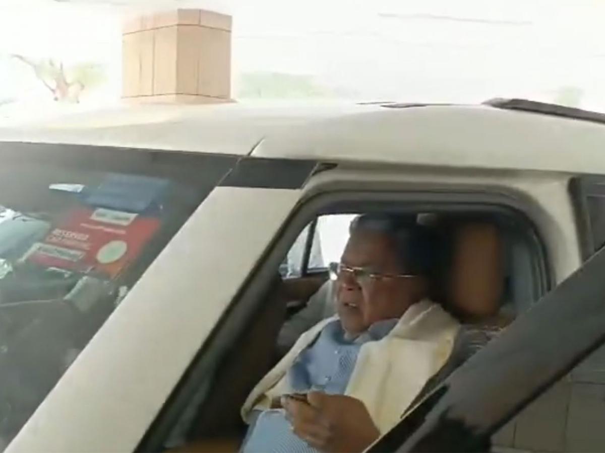 Siddaramaiah, DK Shivakumar at 10 Janpath to meet Rahul, Sonia Gandhi ...