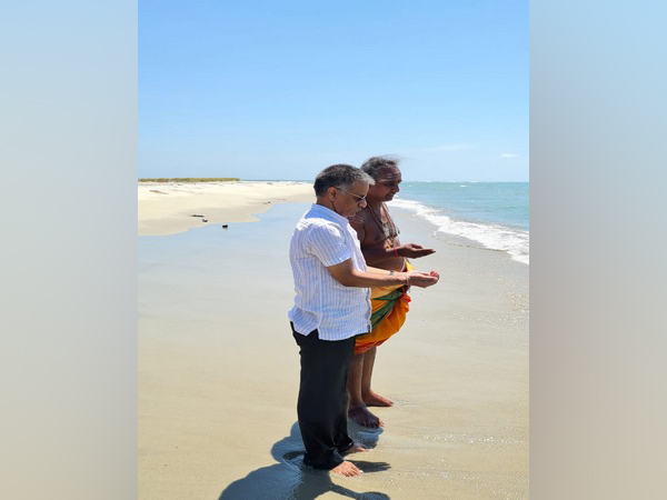 Indian envoy Gopal Baglay offers prayers at Ram Setu in Sri Lanka - www ...