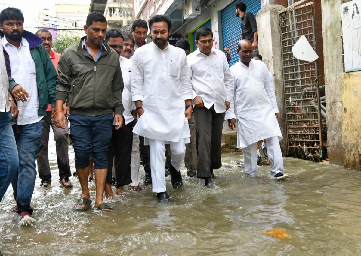 Kishan Reddy visits rain affected areas in Hyderabad - www.lokmattimes.com