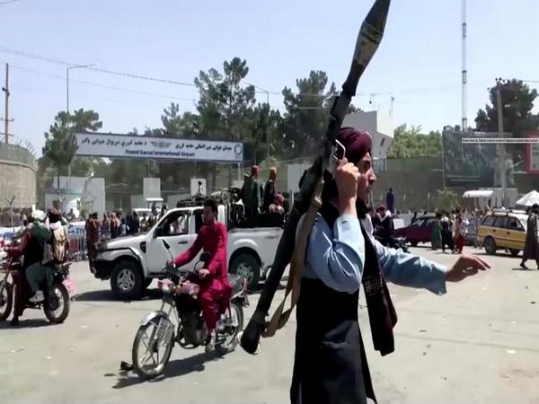 Desperate Afghan women throw babies over razor wire at Kabul airport ...