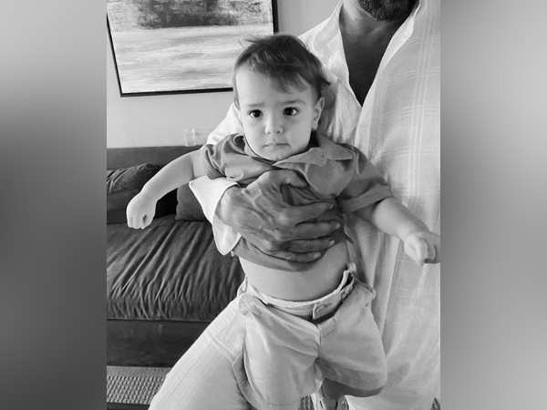 Ricky Martin shows off youngest son Renn - www.lokmattimes.com