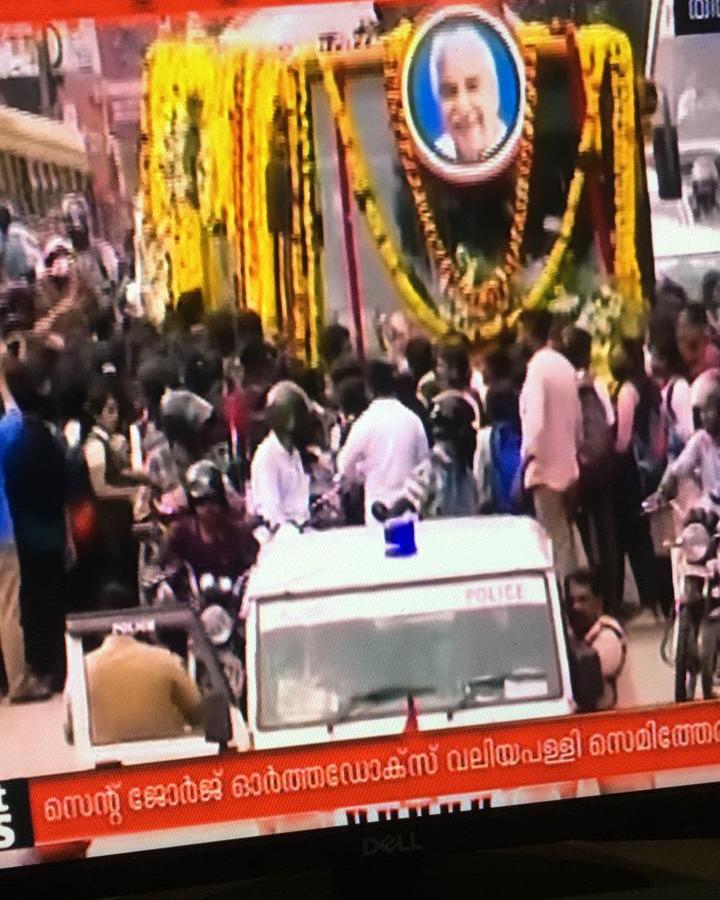 A teary goodbye to Oommen Chandy, as hearse leaves for Kottayam - www ...