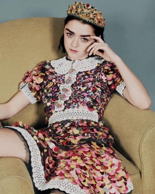 Maisie Williams's relationship with her father consumed her childhood ...