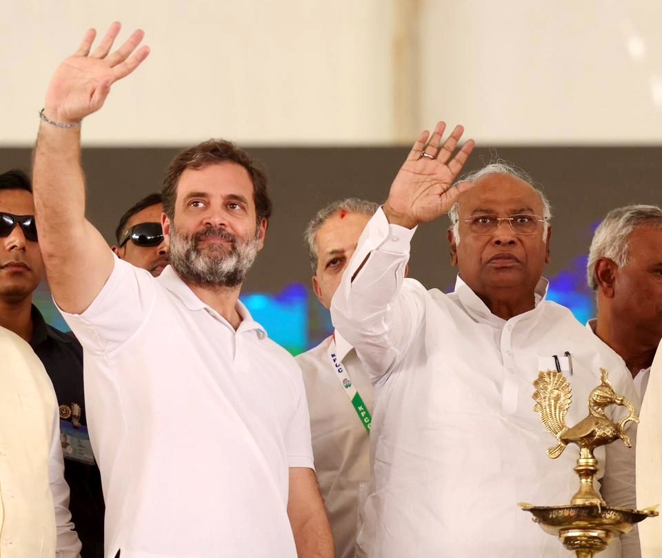 Congress leaders pay tributes to Pt Nehru on his 59th death anniversary ...