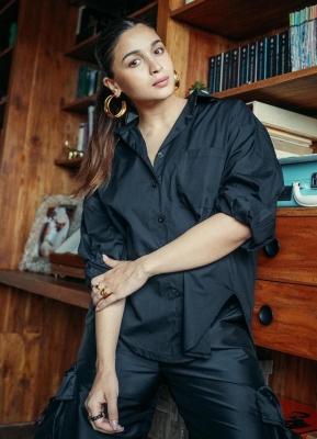 Alia expresses gratitude on receiving Smita Patil Memorial Award - www ...