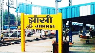 Kar Sevak's statue installed in Jhansi - www.lokmattimes.com