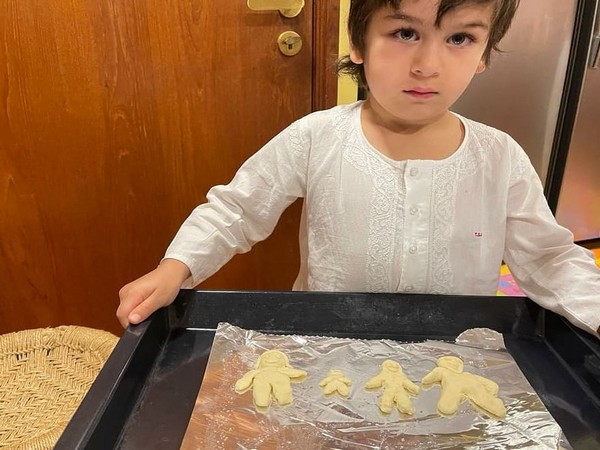 Kareena Kapoor shares adorable picture of Taimur showing off his baking ...