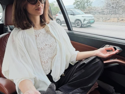 Diana Penty does yoga in car while 'en route' - www.lokmattimes.com