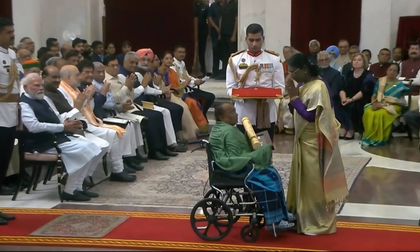 Shibu Soren conferred Padma Bhushan posthumously, wife receives honour ...