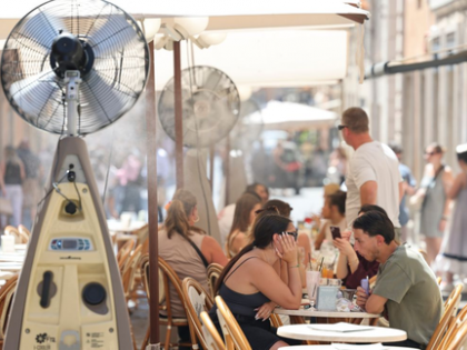 Europe reels under extreme heat; WHO calls it 'health emergency' - www ...