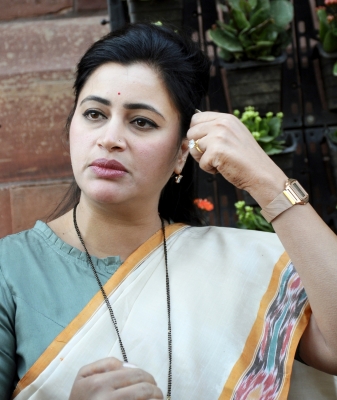 MP Navneet Rana needles Thackeray, proclaims herself as 'Hindu Sherni ...
