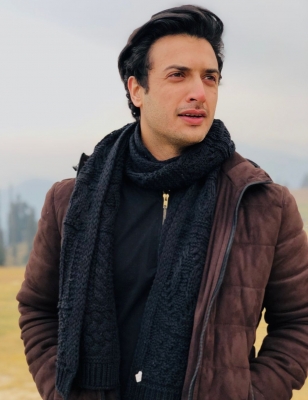 Zain Khan visits his old school in Srinagar, meets his first art ...