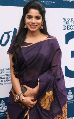 Actress Divya Bharathi turns emotional at Bachelor pre-release press ...