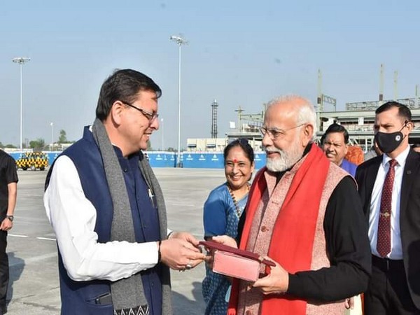Uttarkhand CM gifts PM Modi a traditional cap carved with Brahma Kamal ...