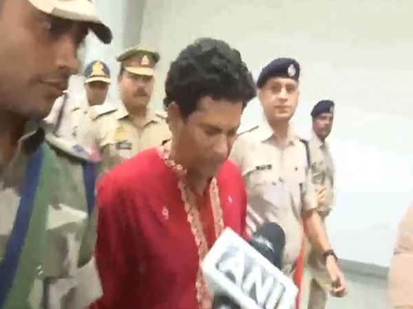 New cricket stadium: Sachin Tendulkar arrives in Varanasi, offers ...