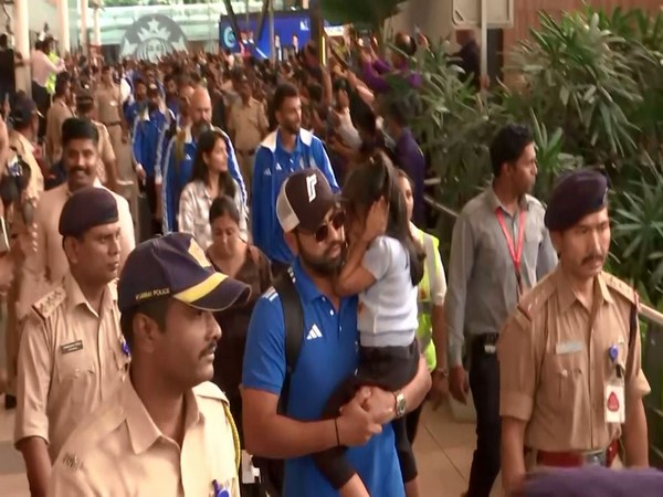 CWC 2023: Rohit-Sharma-led Team India reaches Mumbai ahead of semis ...