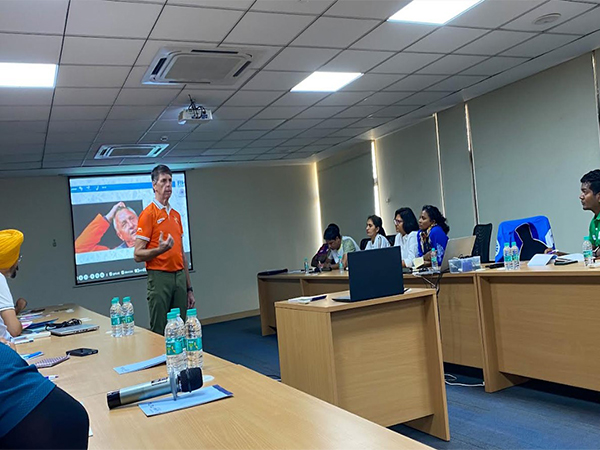 Herman Kruis conducts Coaching Workshop on modern techniques, grassroots development with ...