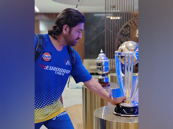 "Made for each other": MS Dhoni poses with Cricket World Cup Trophy in ...