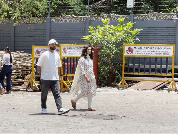 Fadnavis, Salman Khan, Ajinkya Rahane pay respects to late MCA ...