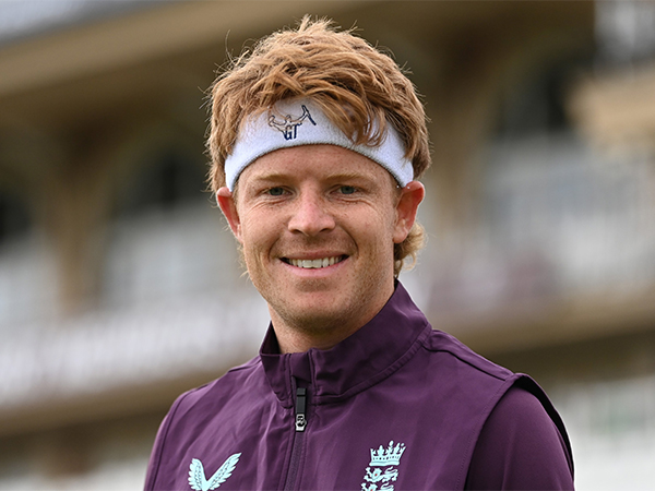 England players wear special headbands to pay tribute to late Graham ...