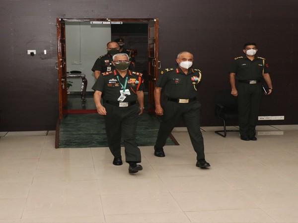 Army Chief Naravane visits Southern Command Headquarter in Pune to ...