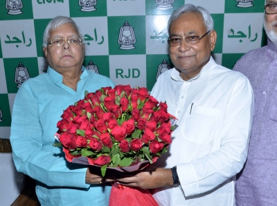Nitish, Lalu to meet Sonia Gandhi in Delhi - www.lokmattimes.com