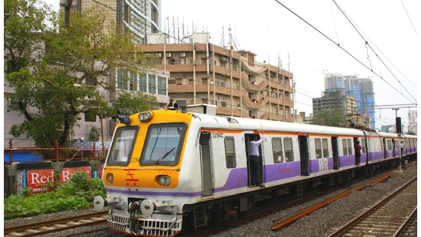 Mumbai Local Train Ticket Inspector Assaulted by Passenger at ... Mumbai Local Train Ticket Inspector Assaulted by Passenger at ...