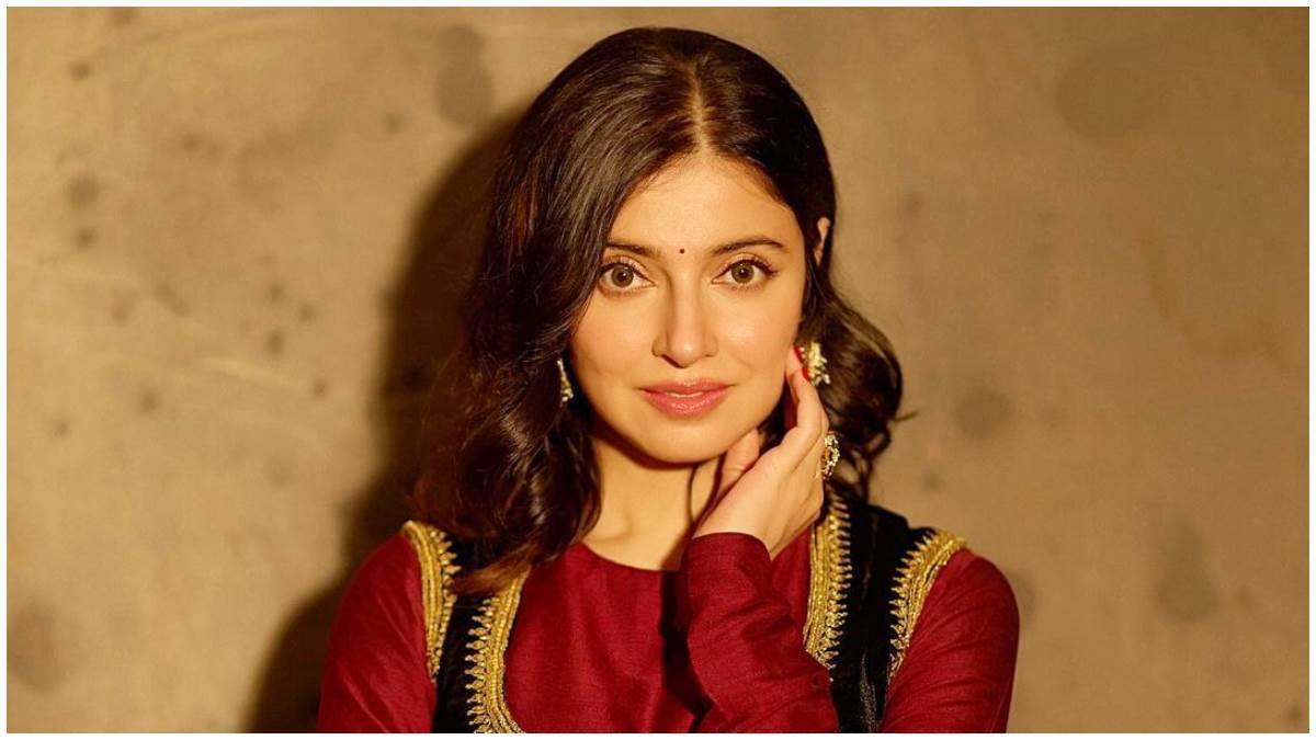 Divya Khossla Promoting Savi Without Her male Co-Stars? Here's What We ...