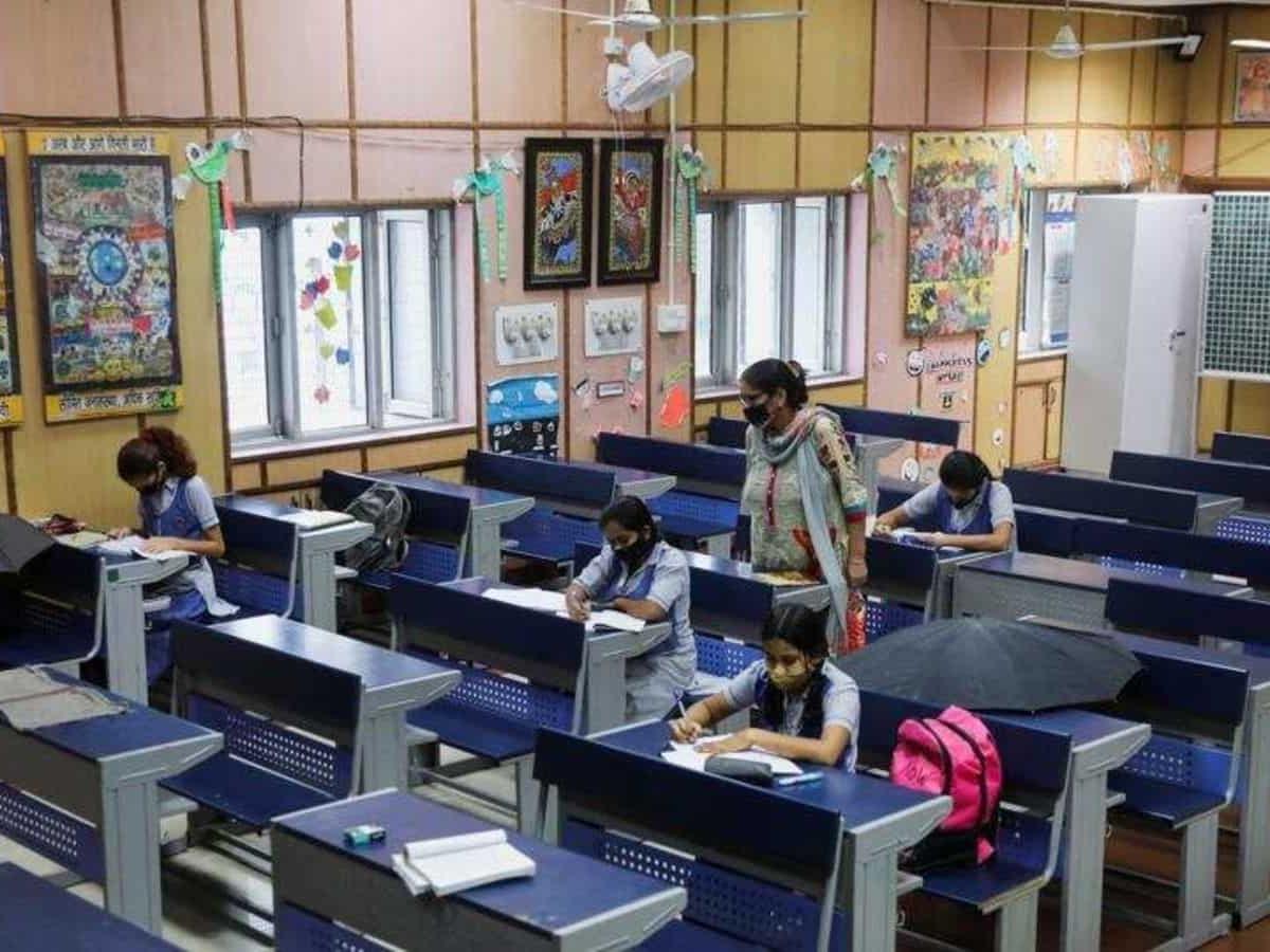 Mumbai's BMC run school students get new school uniforms - www ...