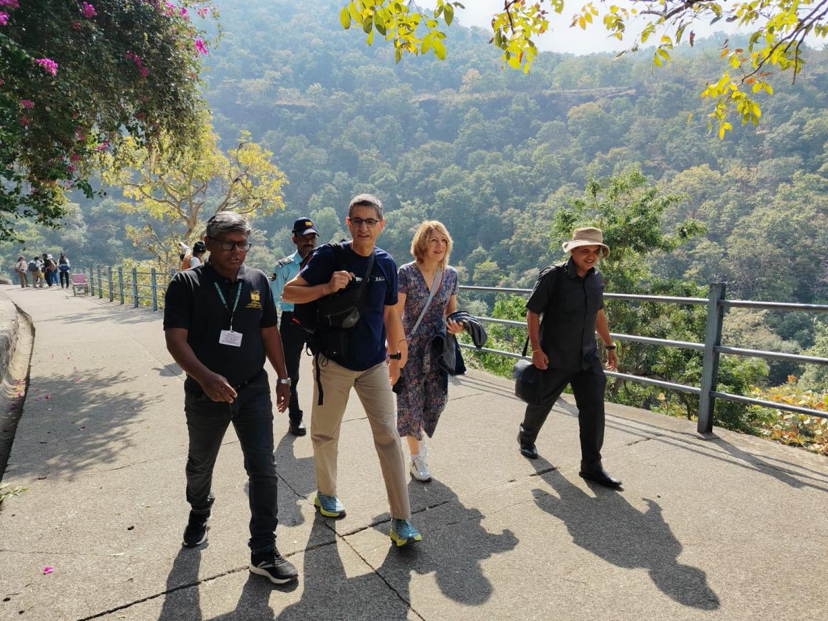 British painter Robert Gill’s great-great-grandson visits Ajanta Caves ...