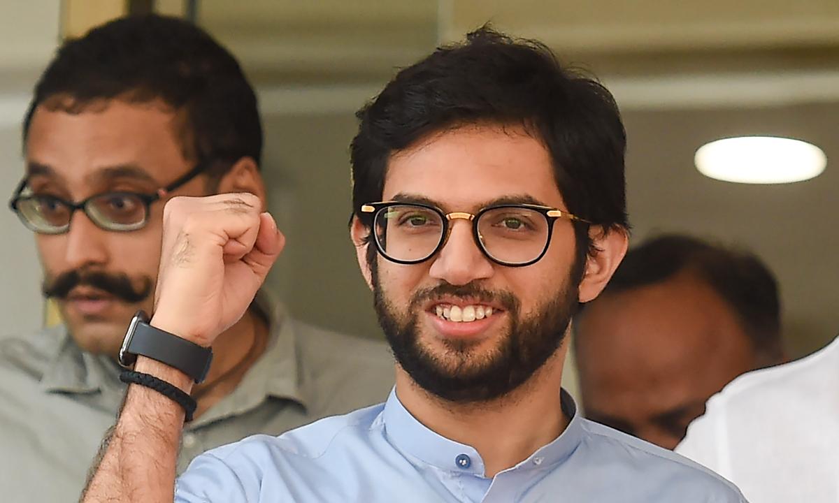 Aaditya Thackeray makes fun of Shinde govt by rephrasing 'Shah Rukh ...