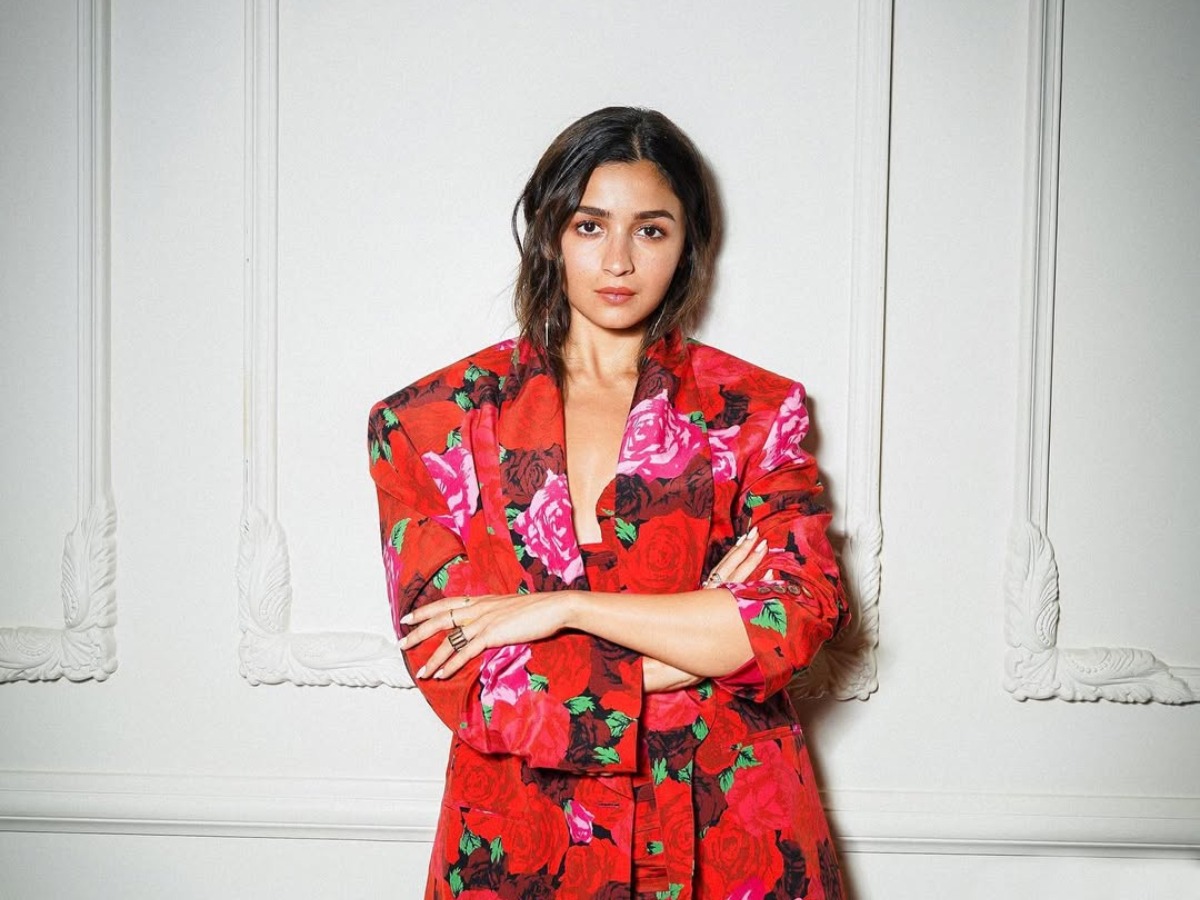 7 Bollywood Divas Who Prove Red Is the Ultimate Christmas Color - www.lokmattimes.com