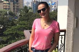 Bailable warrant against actress Ameesha Patel in 32lakh cheque bounce case - www.lokmattimes.com