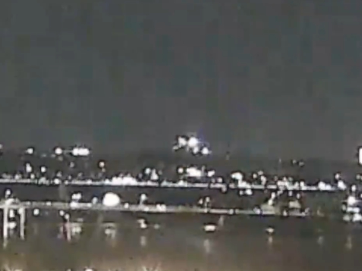 Washington DC Plane Crash: American Airlines Plane Collides With Black ...