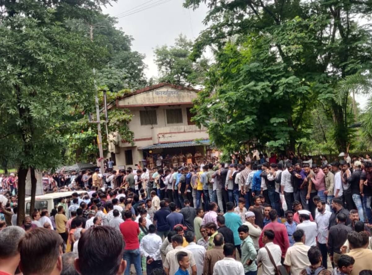 Badlapur Sexual Assault Case: FIR Filed Against 300 Protesters; Over 40 ...