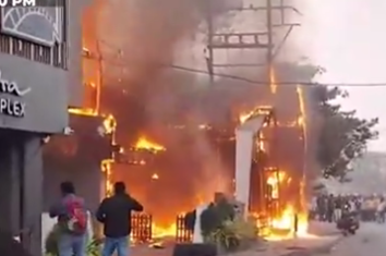 West Bengal: Massive Fire Breaks Out at Shopping Mall Near Barrackpore ...