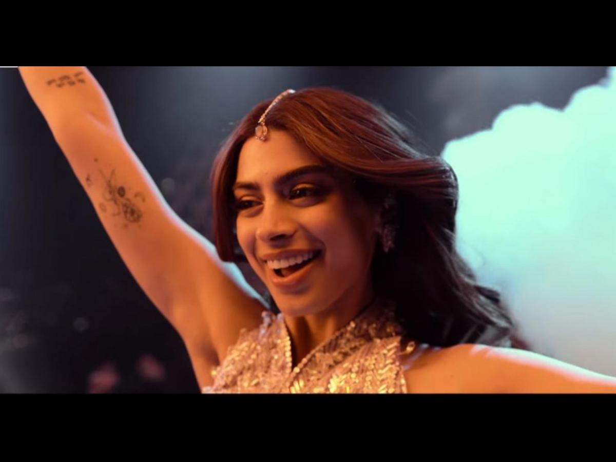 Khushi Kapoor Sets the Dance Floor on Fire With Graceful Moves in ...