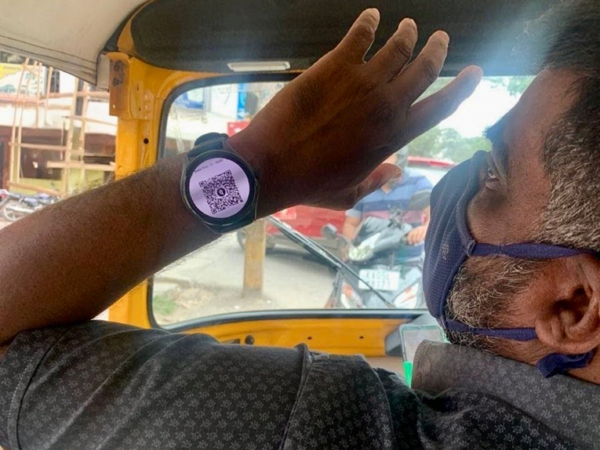 Auto Driver in Bangalore Flashes Smartwatch for UPI Payments Photo Goes ...